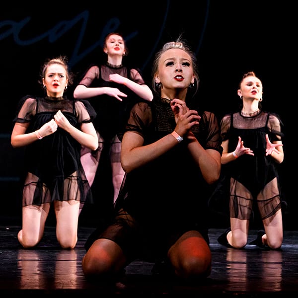 Dance Photographer: Beautiful Show and Dancer Photography